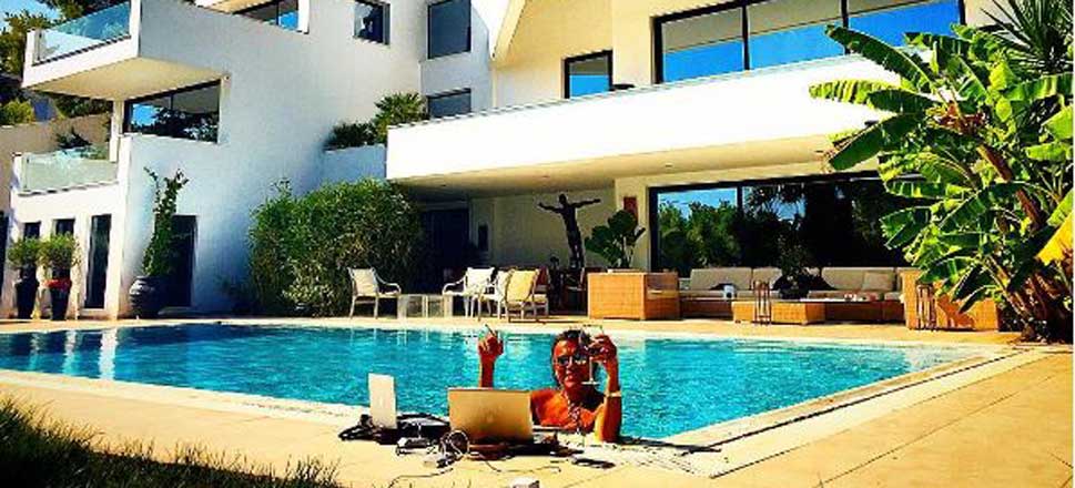Το παλάτι “σπίτι” του Ηλία Ψινάκη… που τίναξε στον αέρα το instragram ...